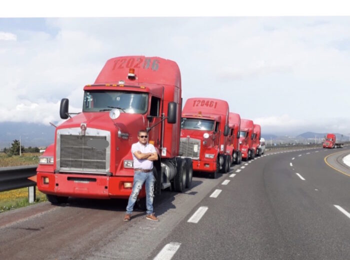 Aprende el lenguaje de un tráiler en carretera - Memo Lira
